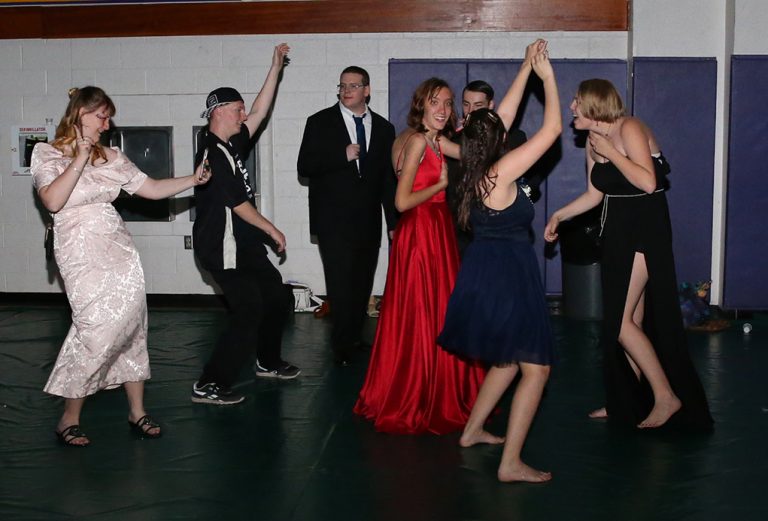 RiverScene Magazine | Lake Havasu High School Prom Night Magical