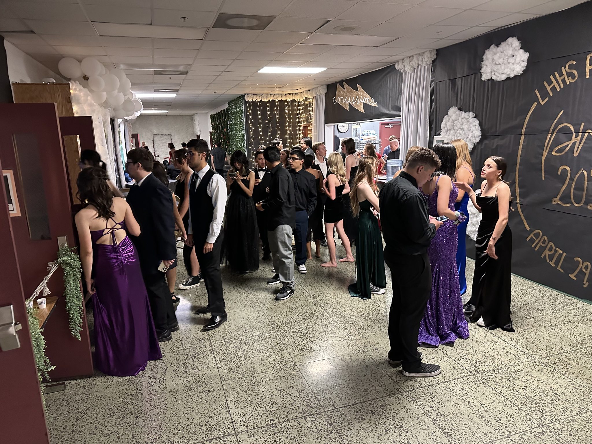RiverScene Magazine | Lake Havasu High School Prom Night Magical