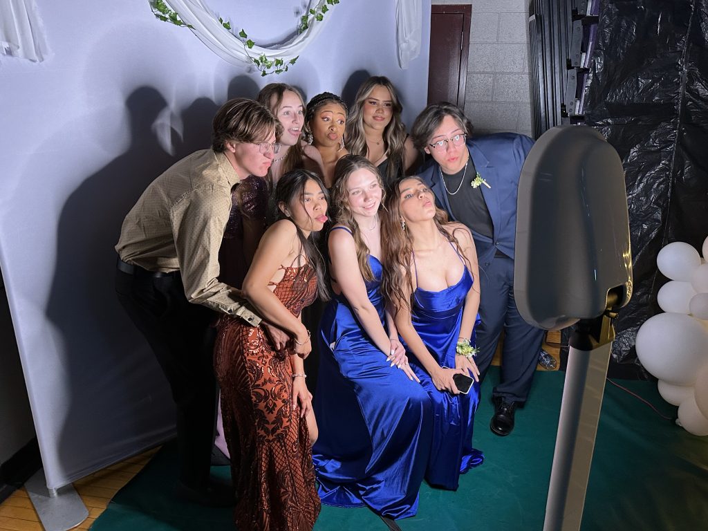 RiverScene Magazine | Lake Havasu High School Prom Night Magical