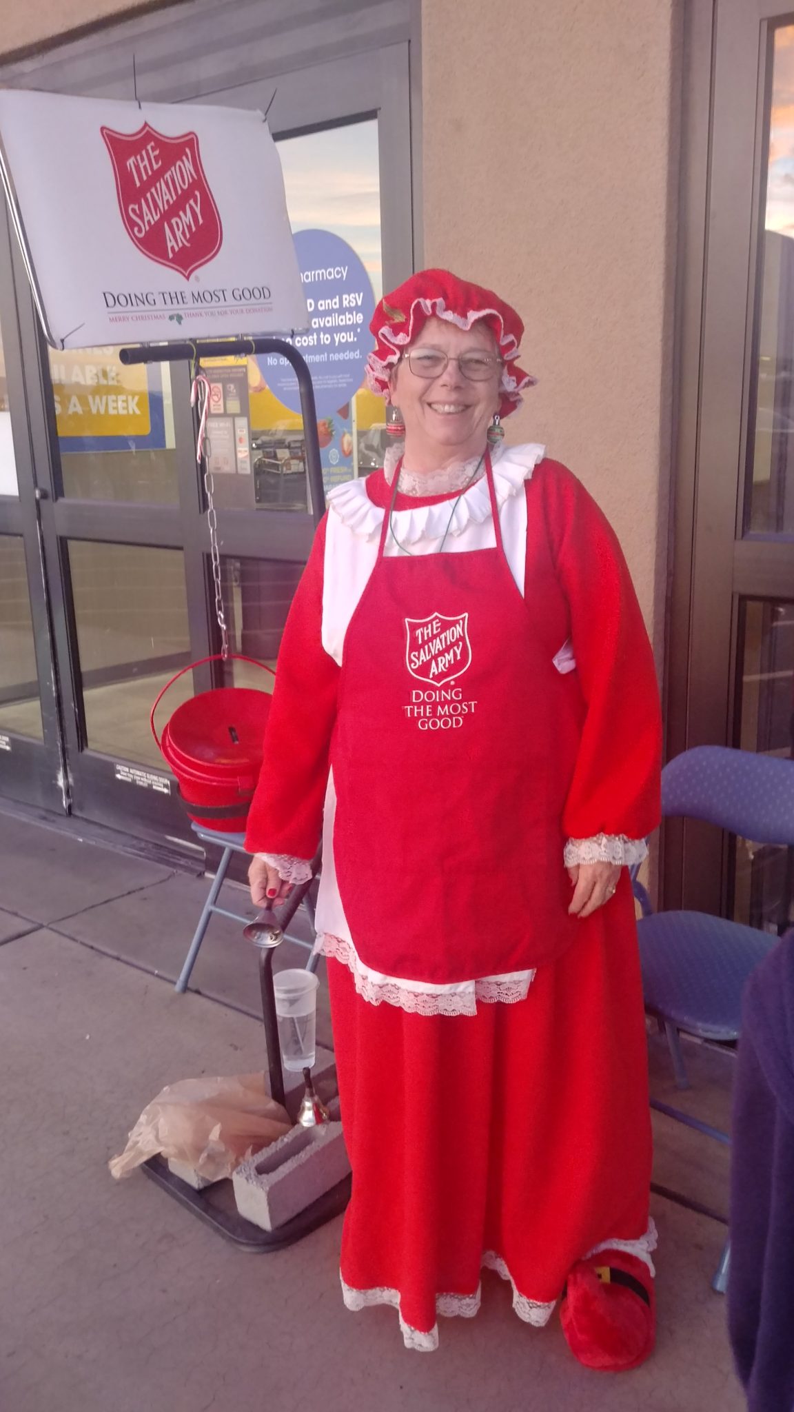 RiverScene Magazine | Red Kettle Bell Ringers Raise Funds During ...